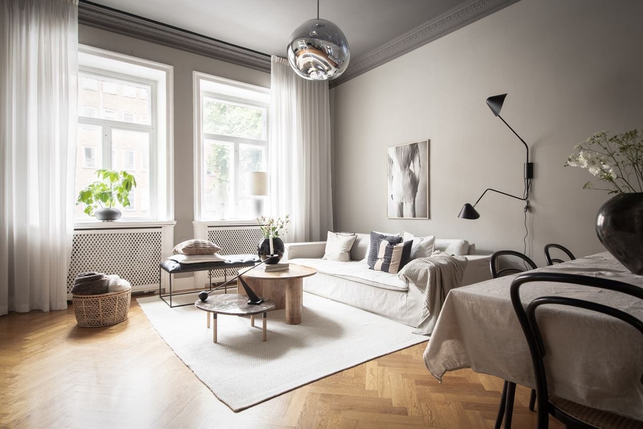Greige Walls And A Dark Grey Ceiling COCO LAPINE DESIGNCOCO LAPINE DESIGN Greige Walls And A Dark Grey Ceiling COCO LAPINE DESIGNCOCO LAPINE DESIGN